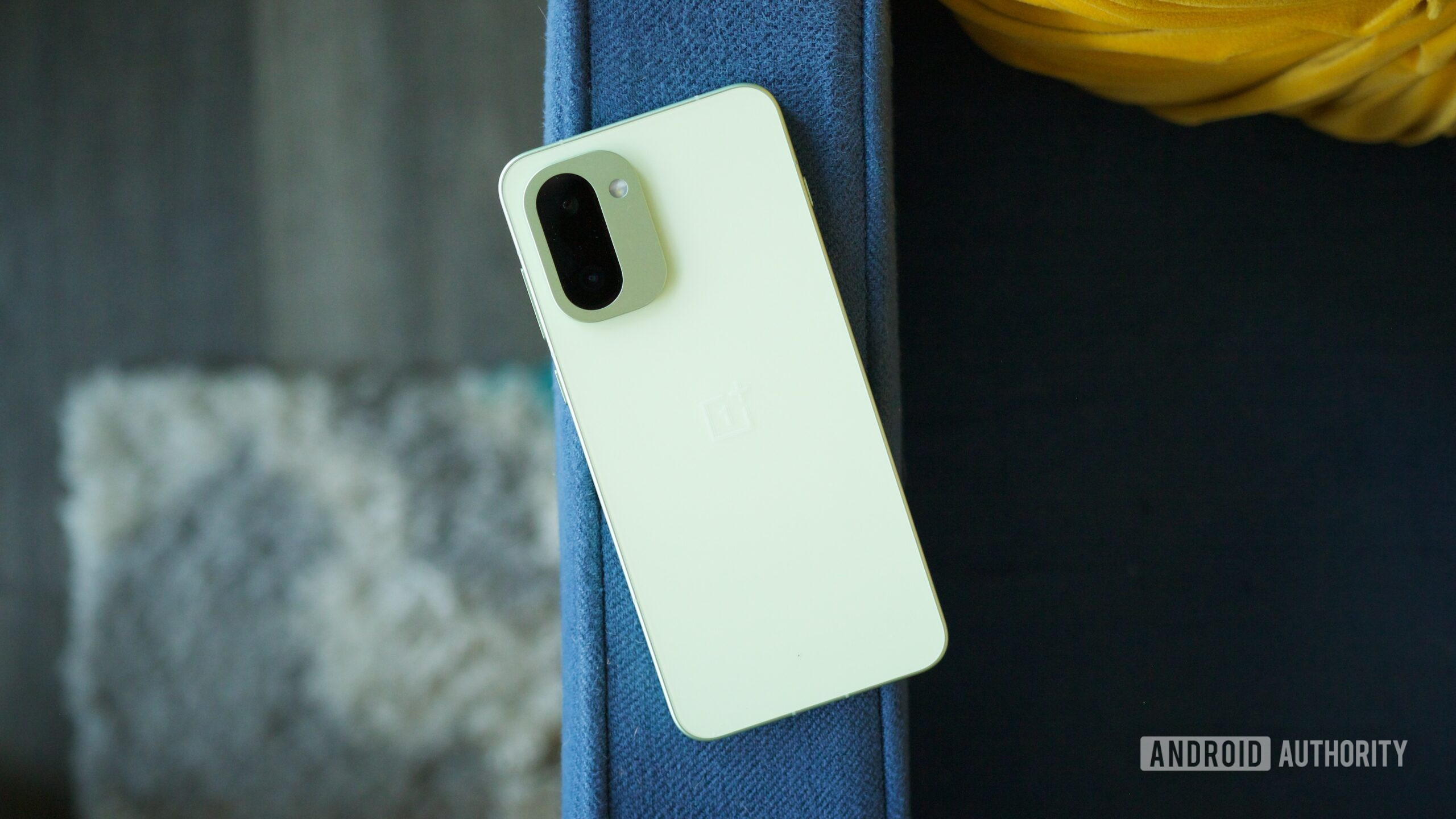 OnePlus 15R はフラッグシップに近いパワーと大容量バッテリーを搭載して登場 - オタクの時間